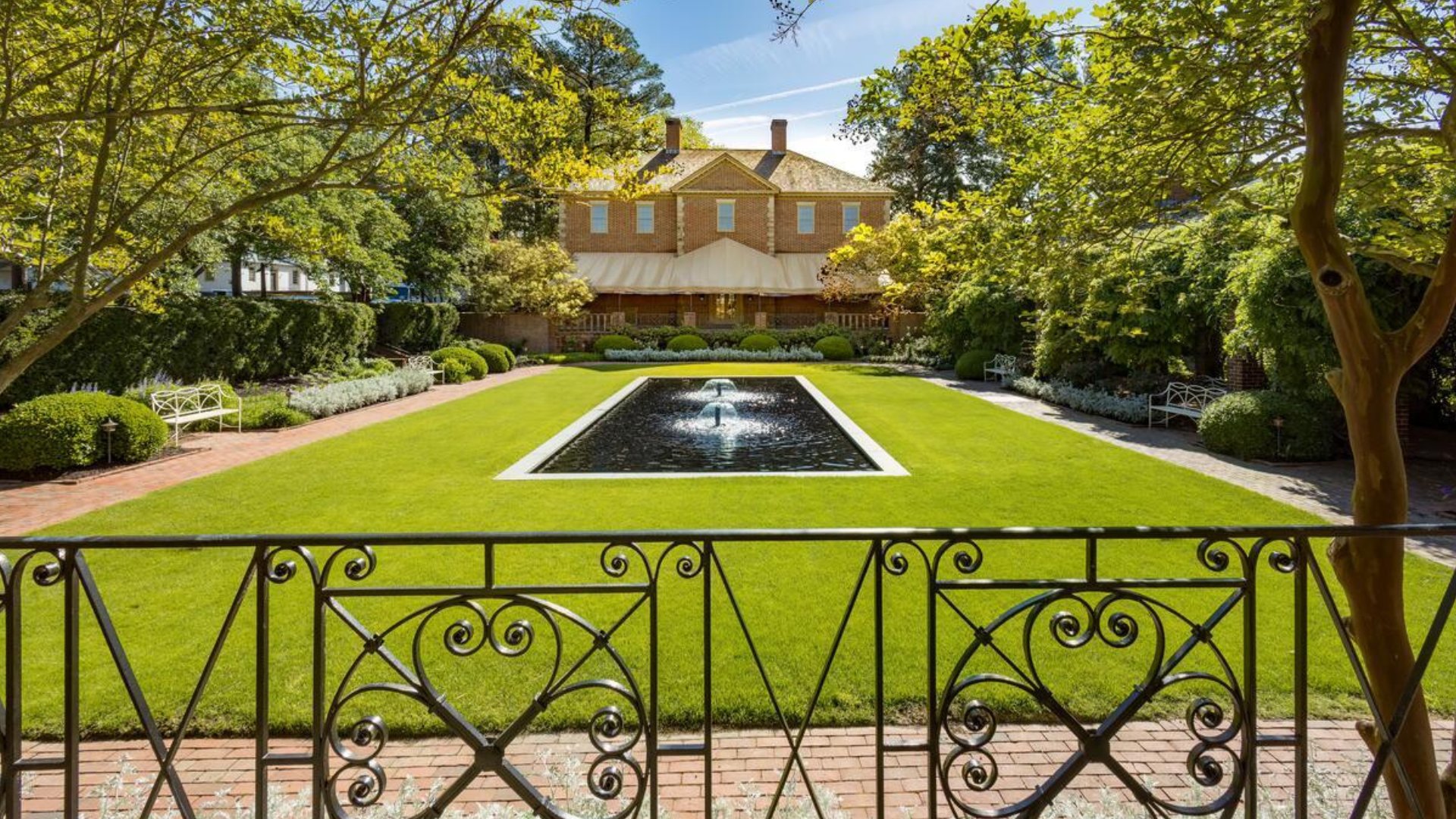 Fountain Garden - Colonial Williamsburg
